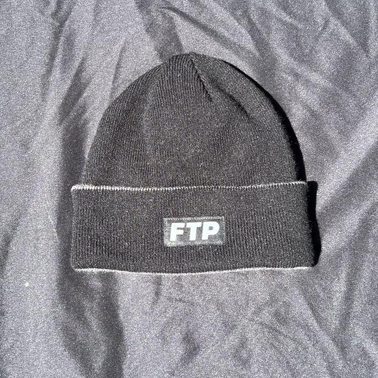 Reversible FTP beanie - Depop