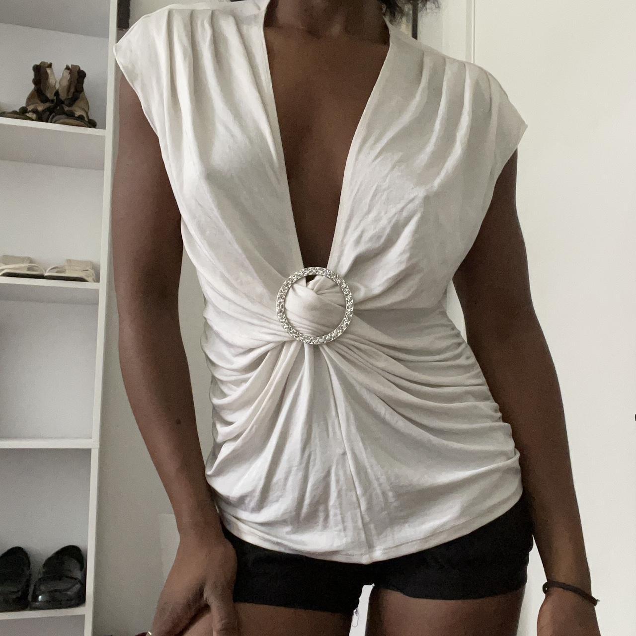 2000’s white ring top Size medium - Depop