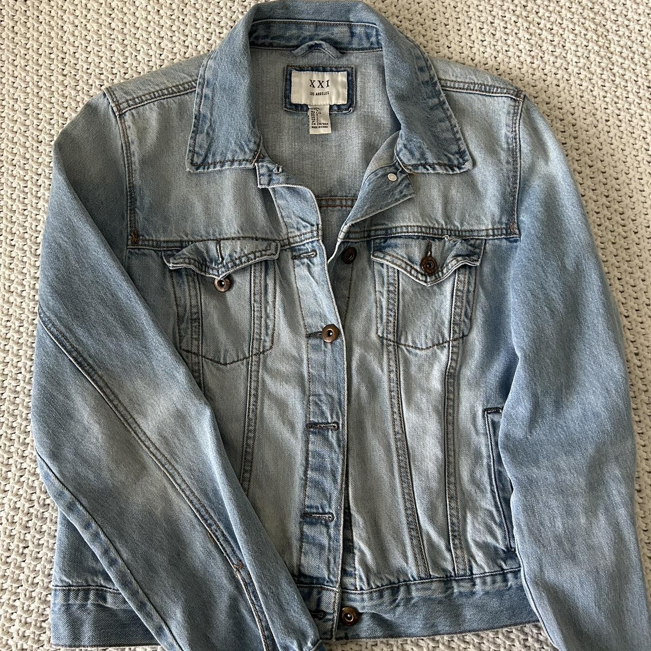 Light denim jean jacket from Forever21 🩵 🩵 size is... - Depop