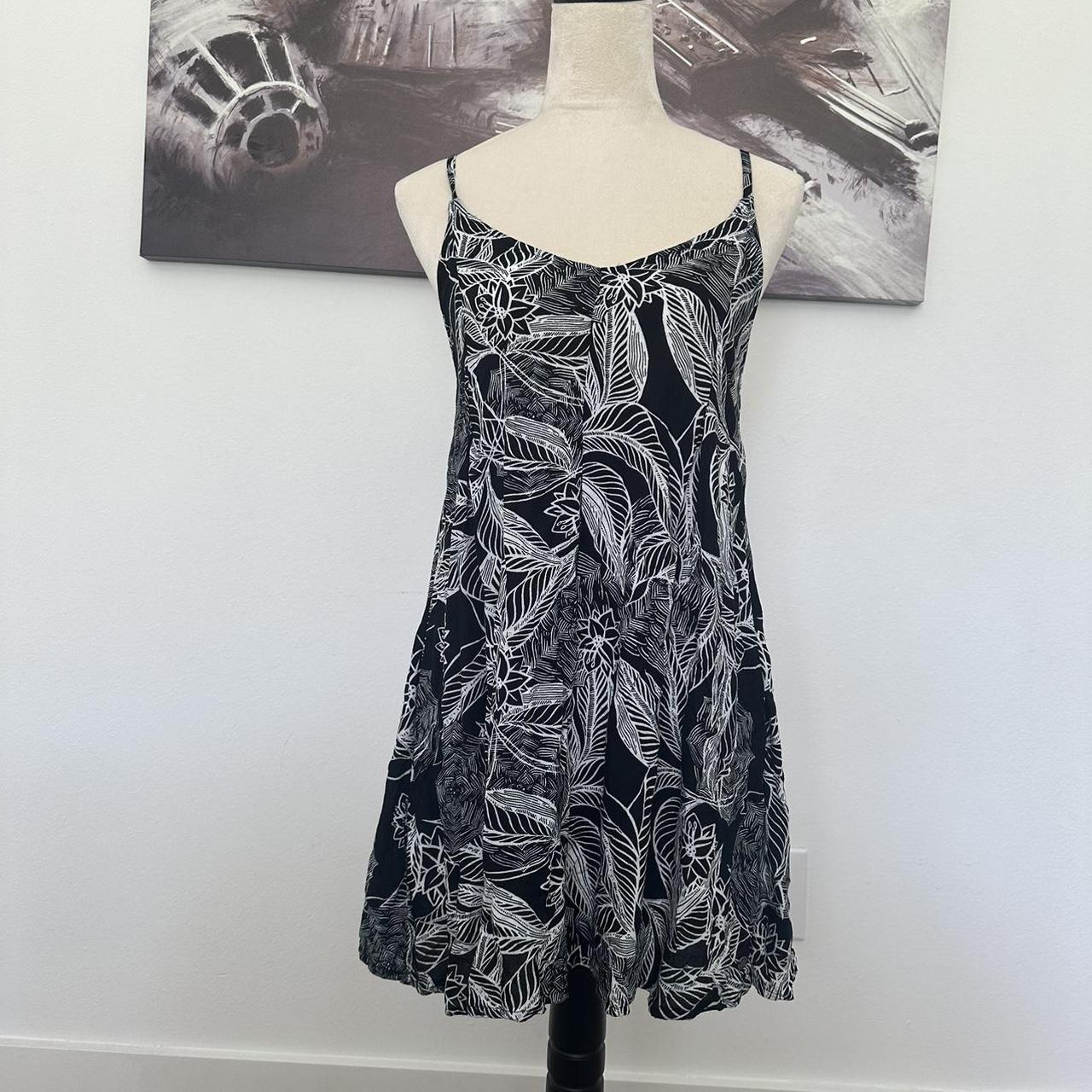 Roxy tropical print flowy sun dress Super... - Depop