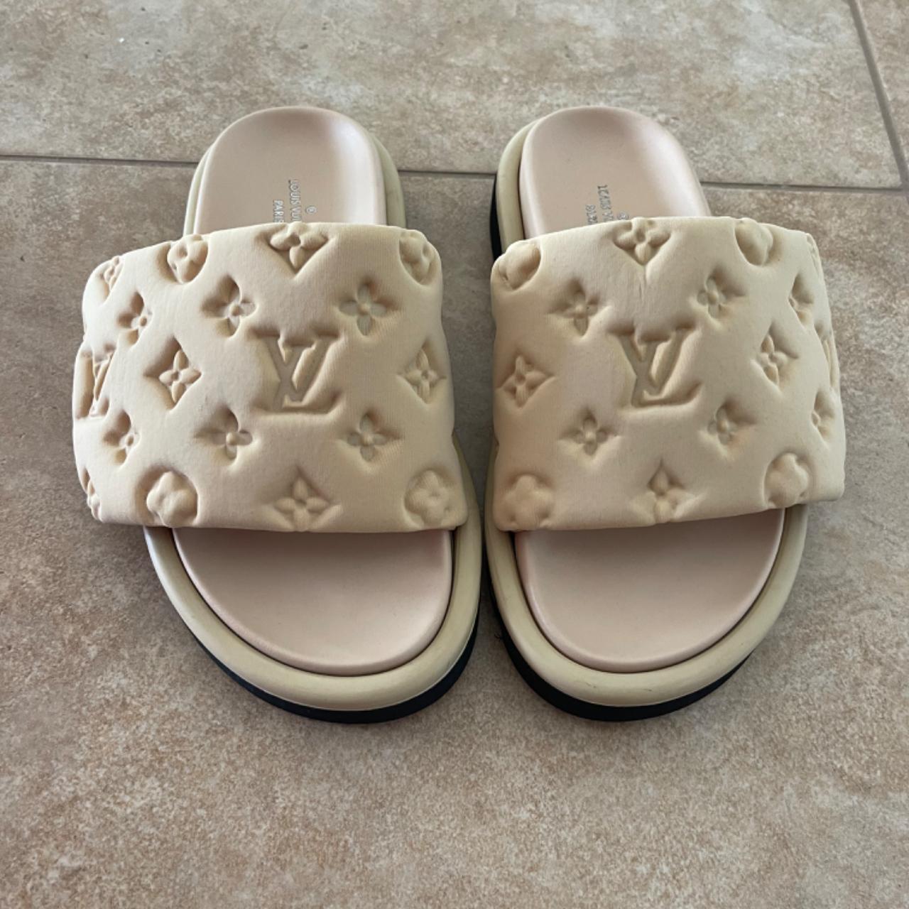 Louis Vuitton Women's Cream and Tan Slides | Depop