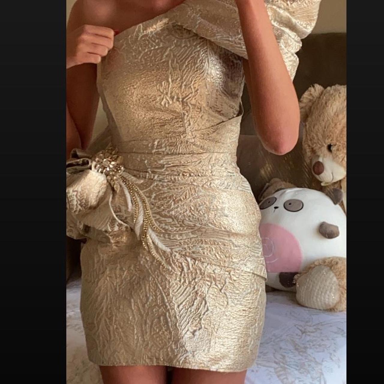 beautiful mark melia gold dress and fascinator only... - Depop