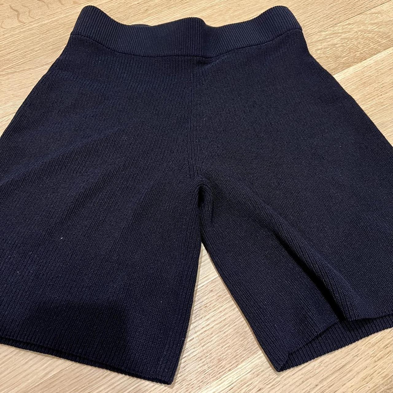 COS Women's Black Shorts | Depop