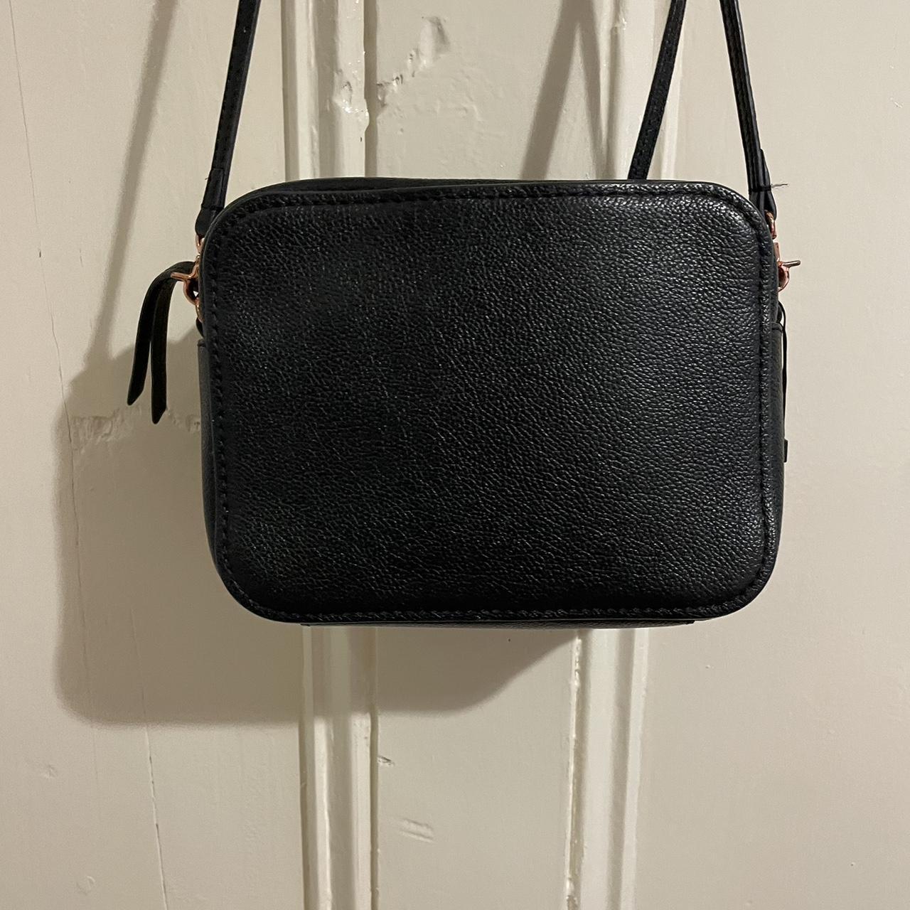 Mimco body bag Dunno how old it is, it’s my mums... - Depop