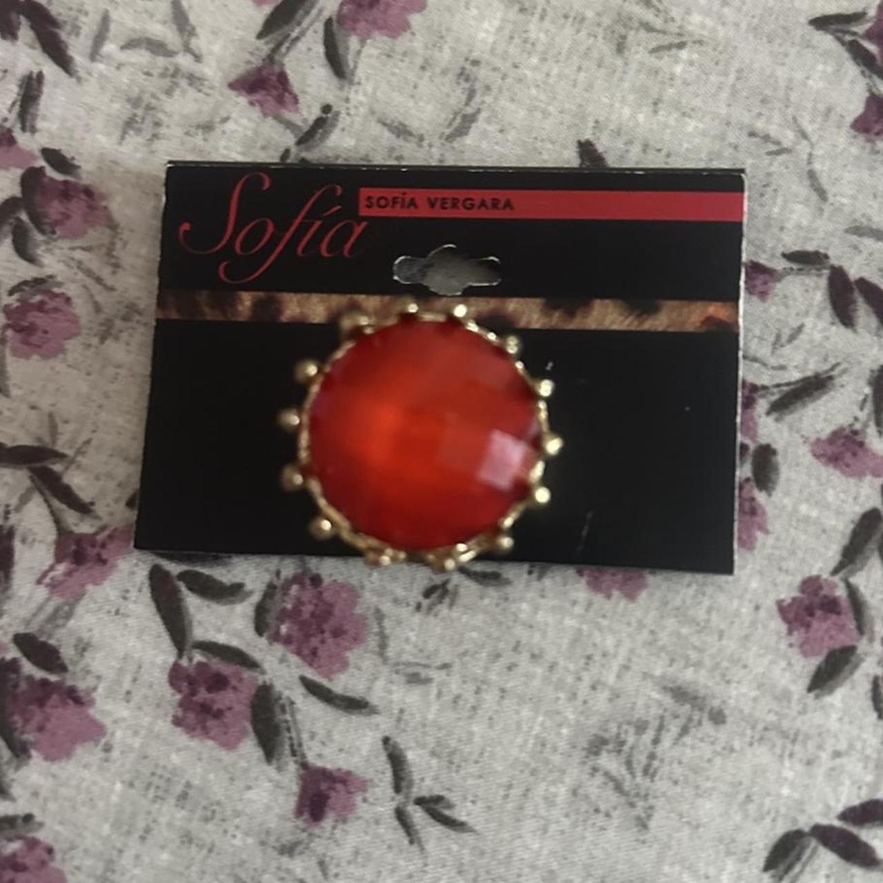 Sofia Vergara gold and red gemstone ring - Depop