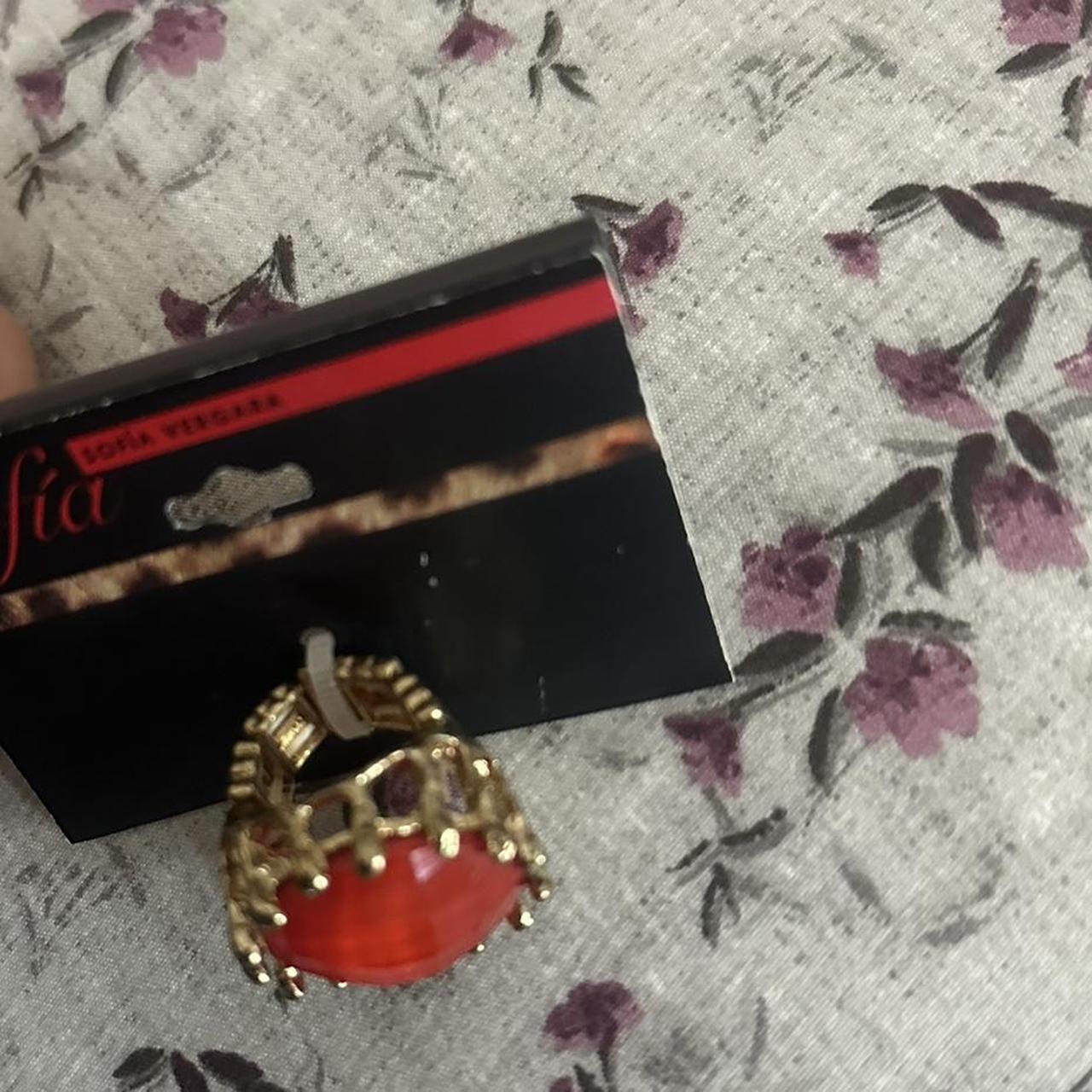 Sofia Vergara gold and red gemstone ring - Depop
