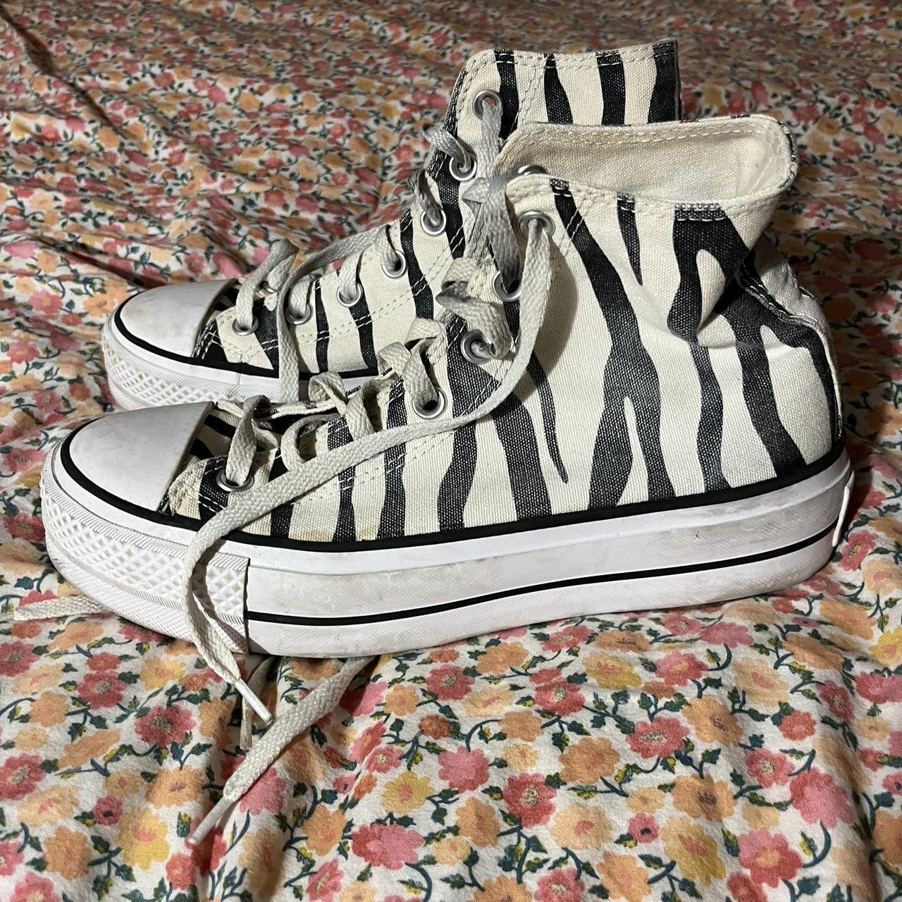Zebra platform converse - Depop