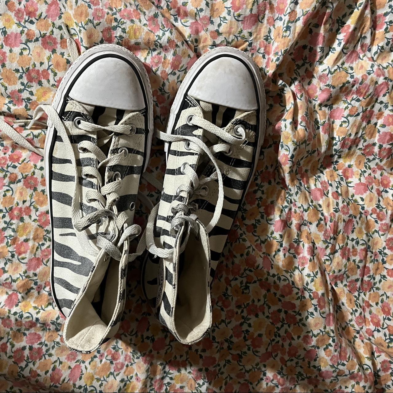 Zebra platform converse - Depop