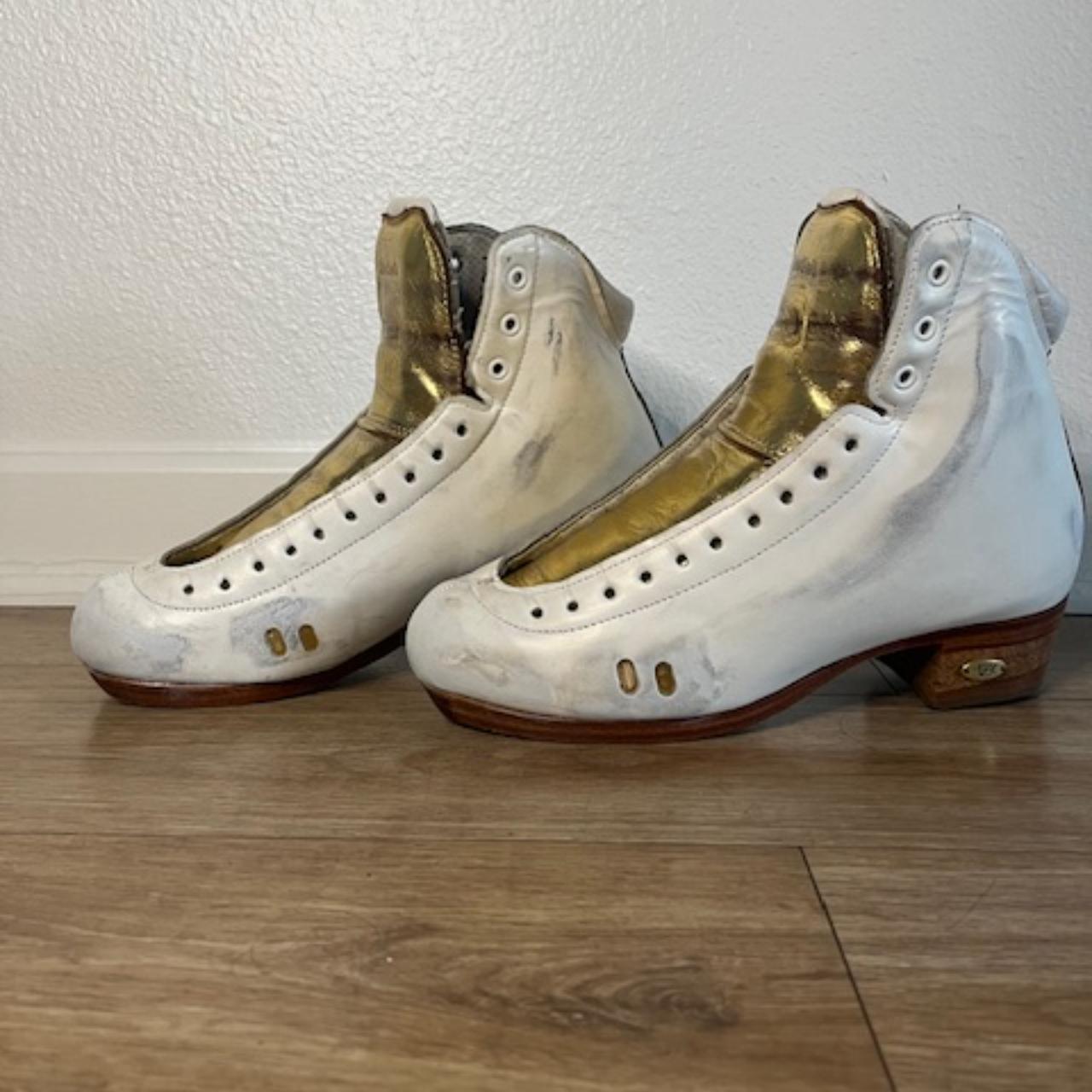 Riedell 3200 roller skate boot Men's size 8 - White... | Depop