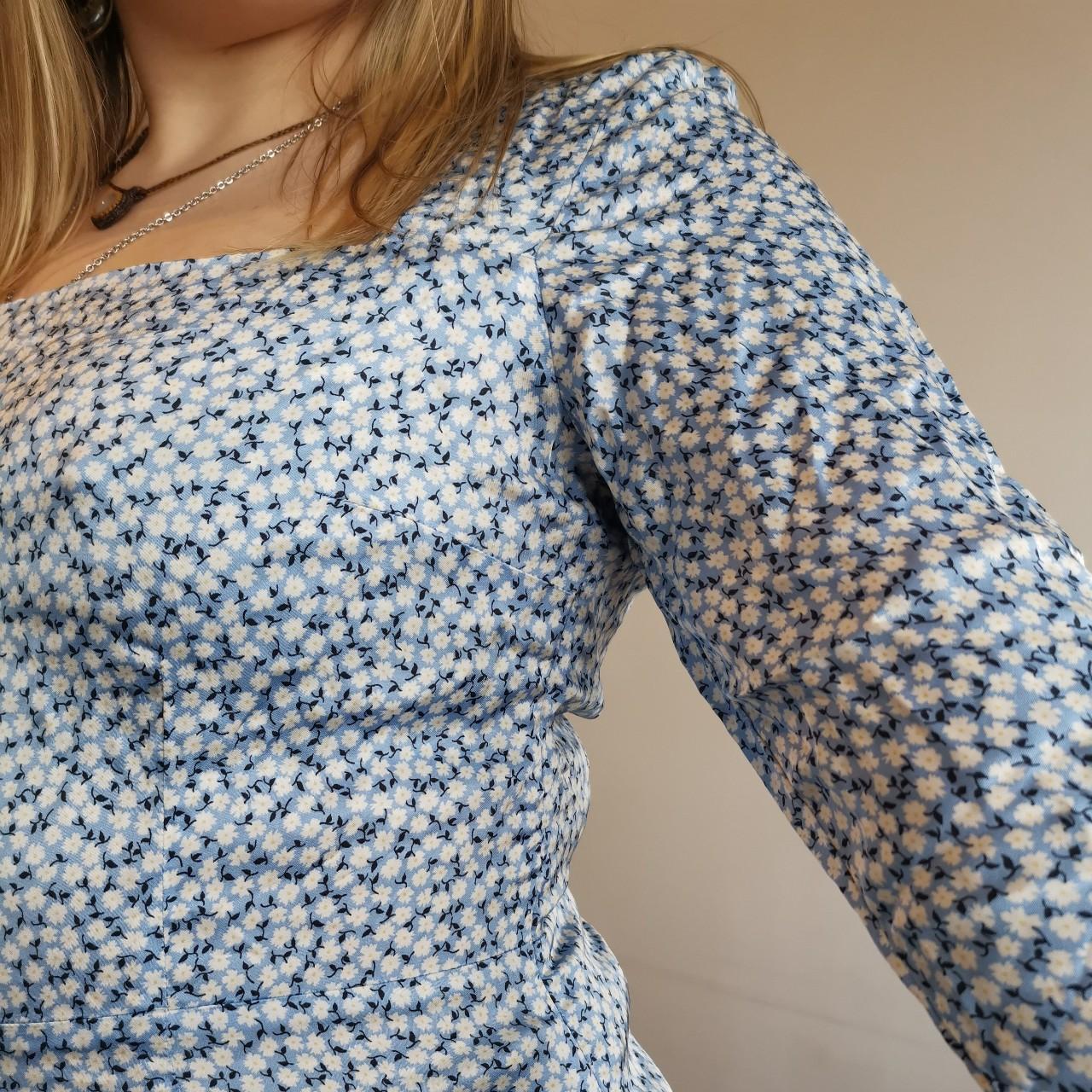 ☁️Blue and White Floral Top BNWT Lovely silk top has... - Depop