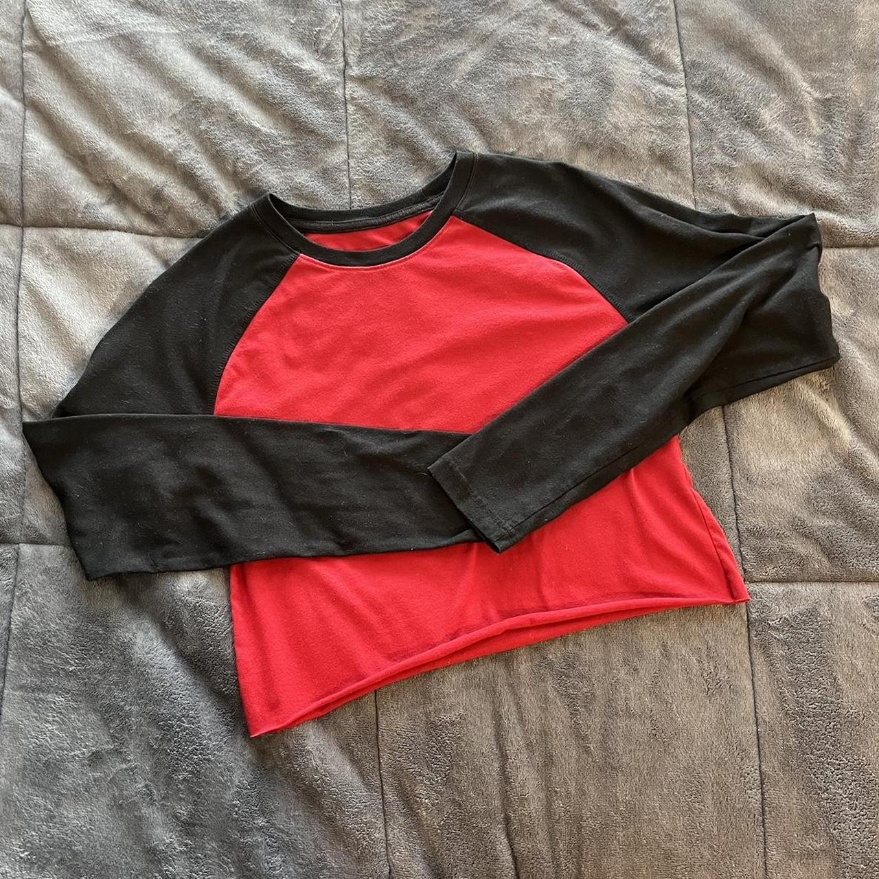 cropped red and black baseball tee Men’s... - Depop