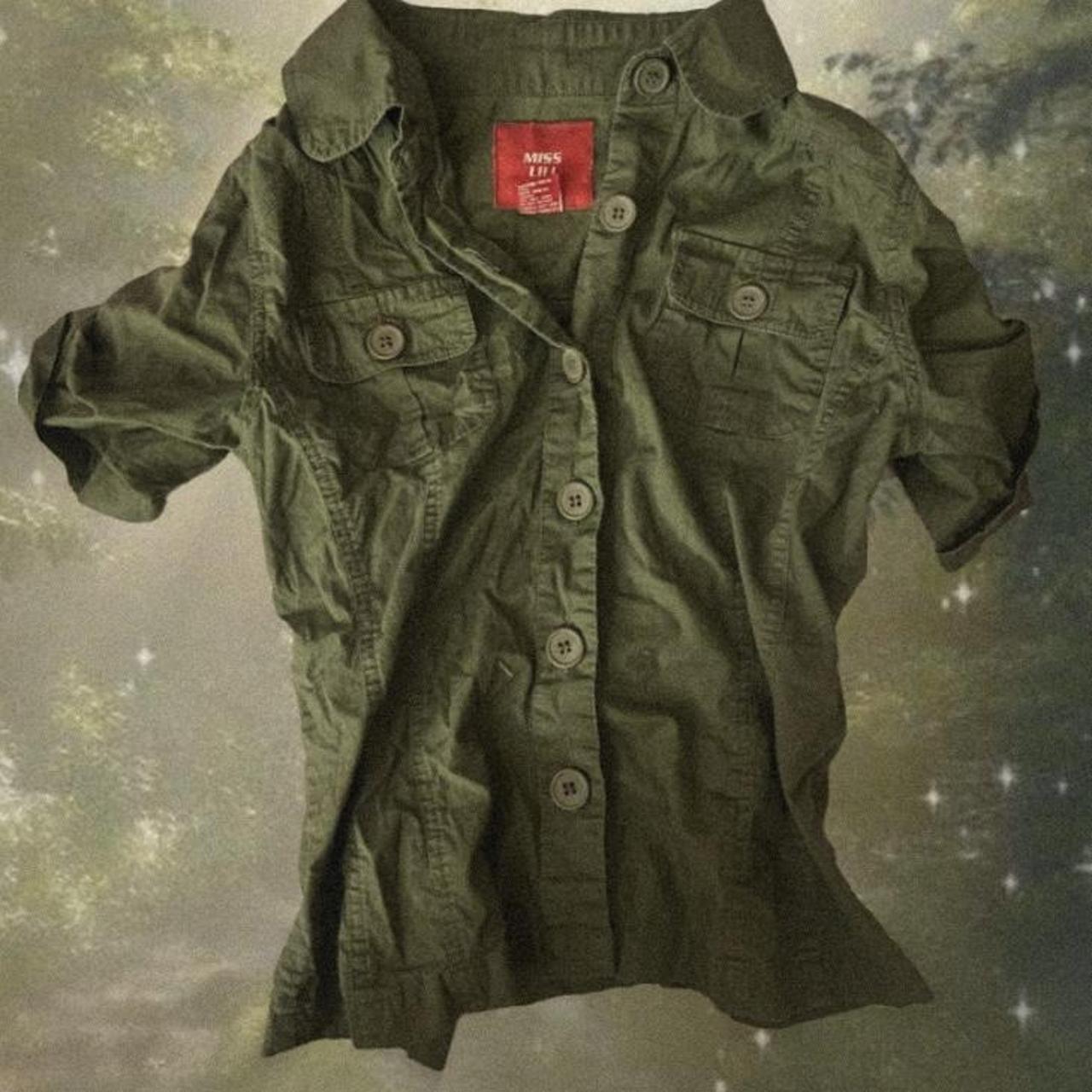 𝑪𝒖𝒕𝒆 𝐦𝐢𝐬𝐬 𝐥𝐢𝐥𝐢 𝒄𝒂𝒓𝒈𝒐 𝒃𝒖𝒕𝒕𝒐𝒏 𝒖𝒑 𝒔𝒉𝒊𝒓𝒕