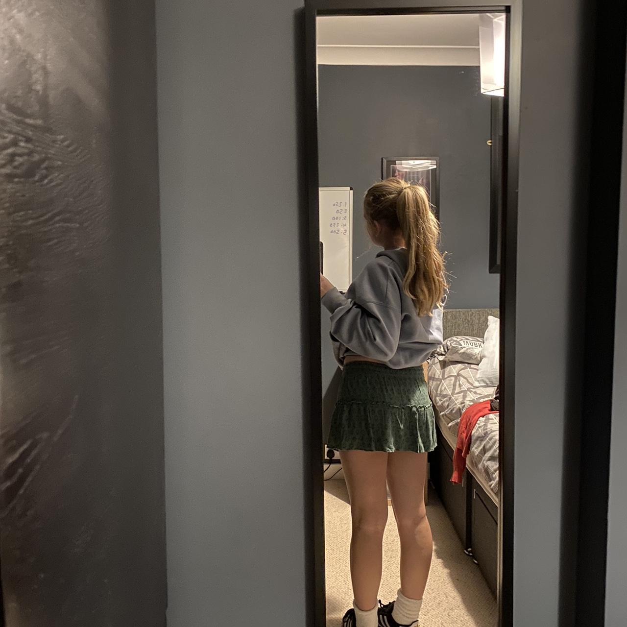 cute short flowy skort, only worn once - Depop