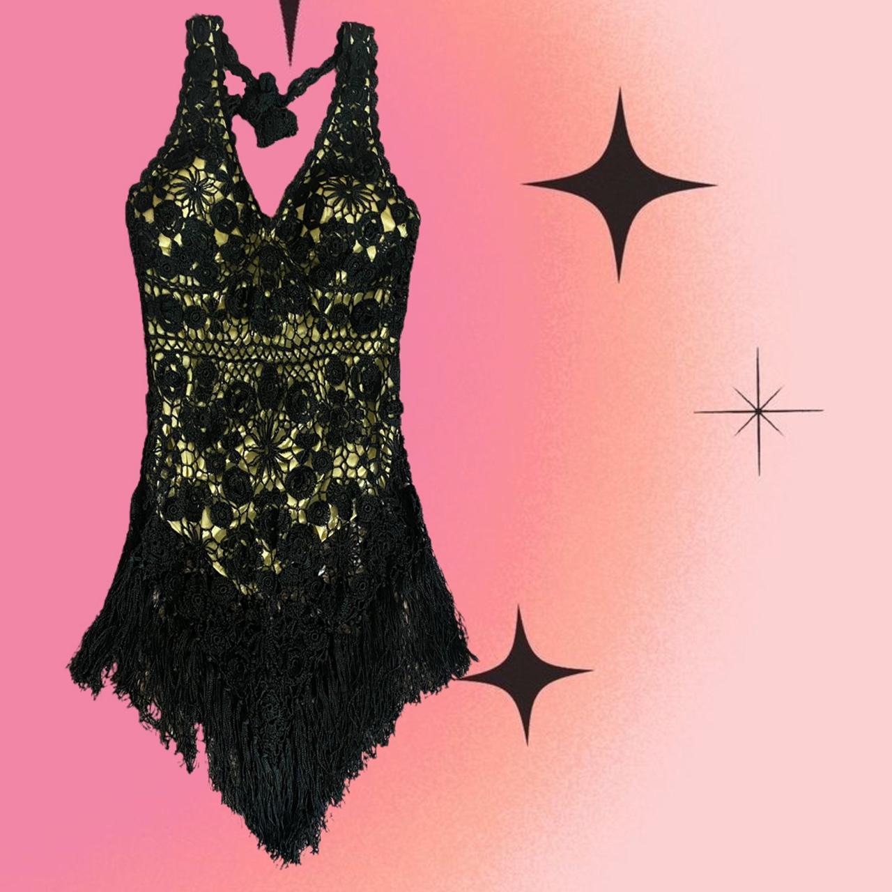 Crazy cute fringe halter top super intricate n... - Depop