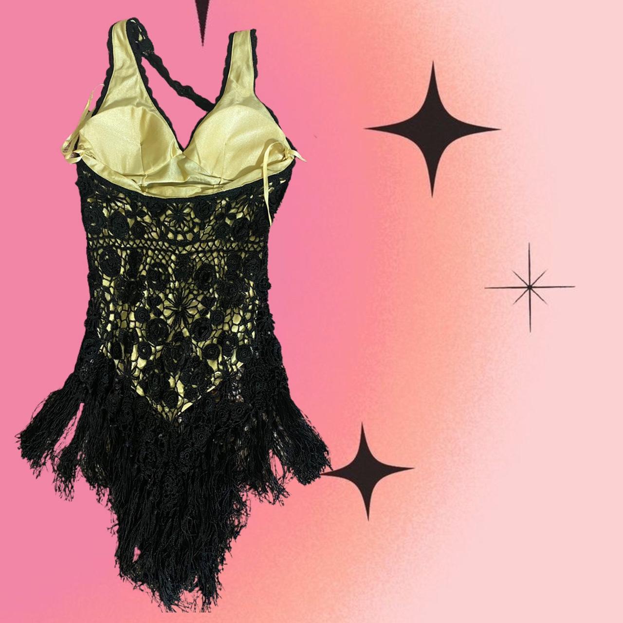 Crazy cute fringe halter top super intricate n... - Depop