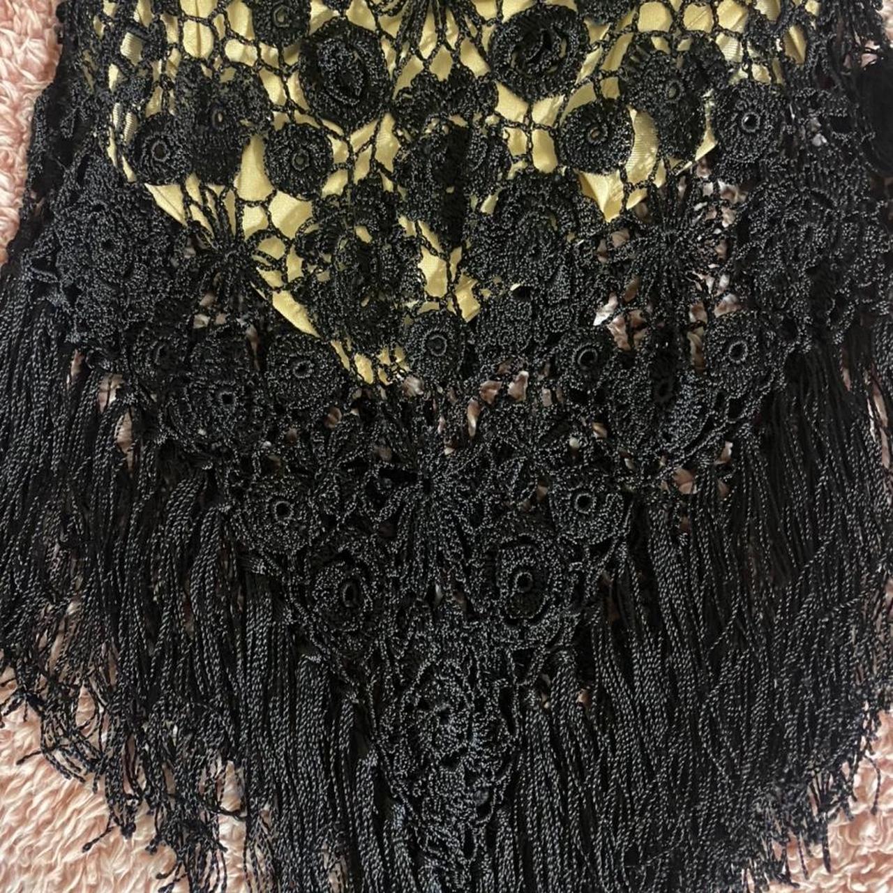 Crazy cute fringe halter top super intricate n... - Depop