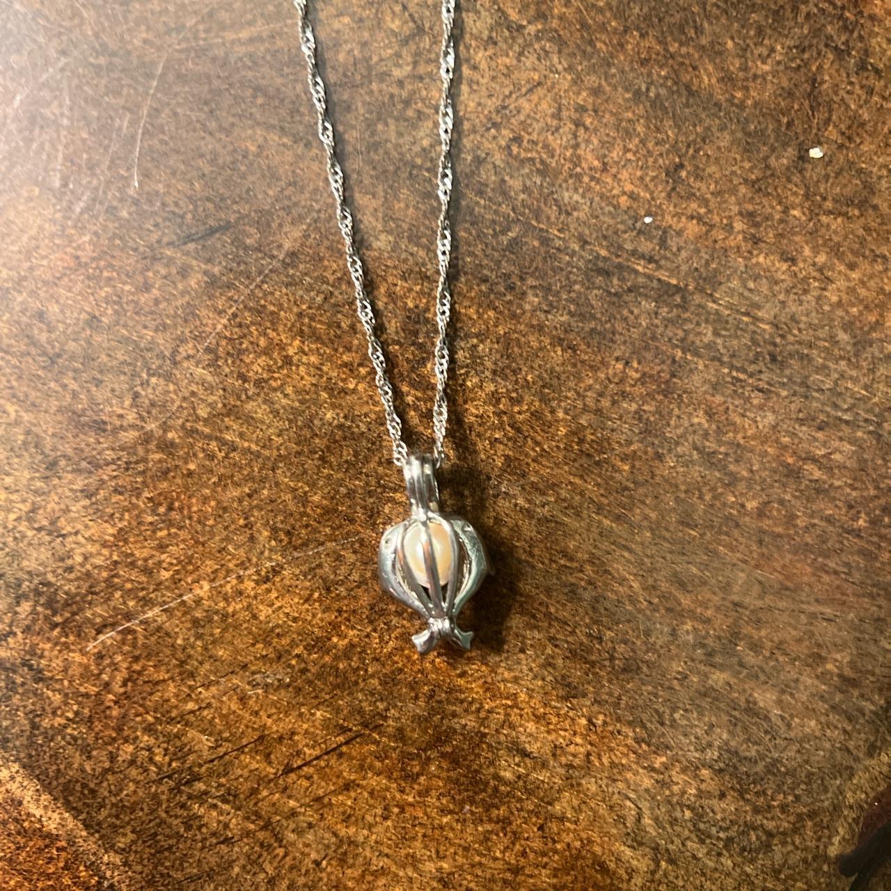 super pretty pearl silver thin chain necklace... - Depop