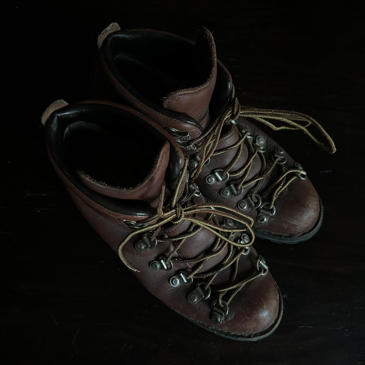 1970s Men’s Vintage Danner Hiking Boots 7D - Depop