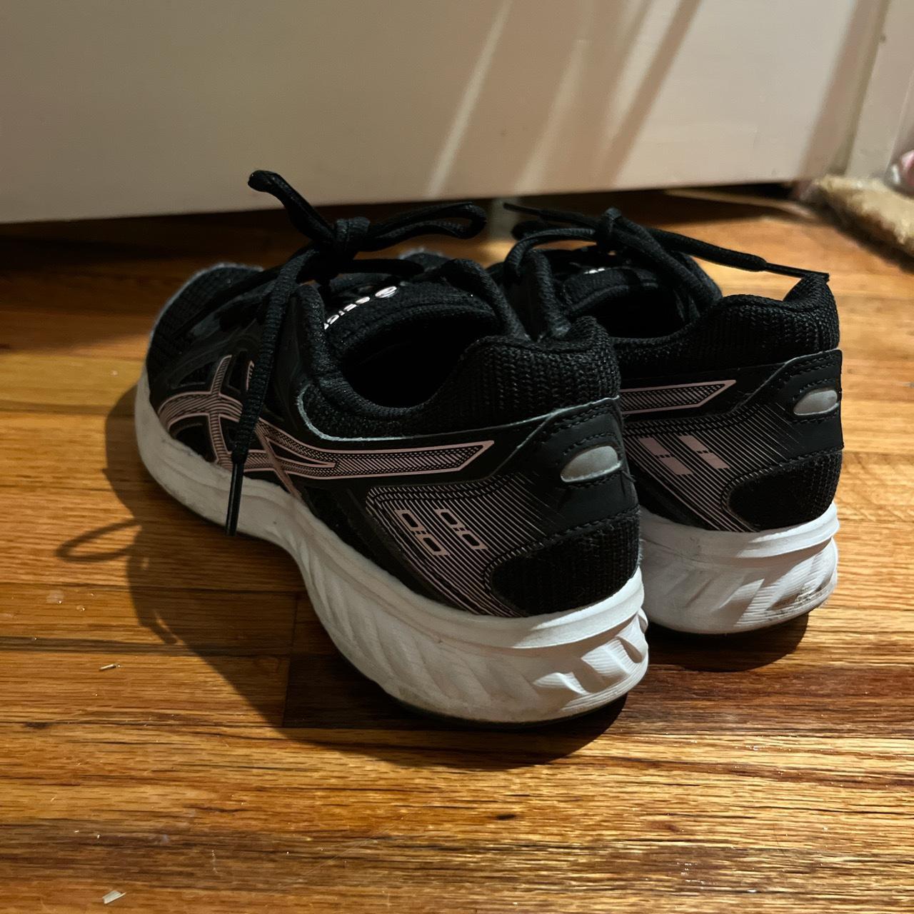 Asics womens 6.5 running shoe - Depop