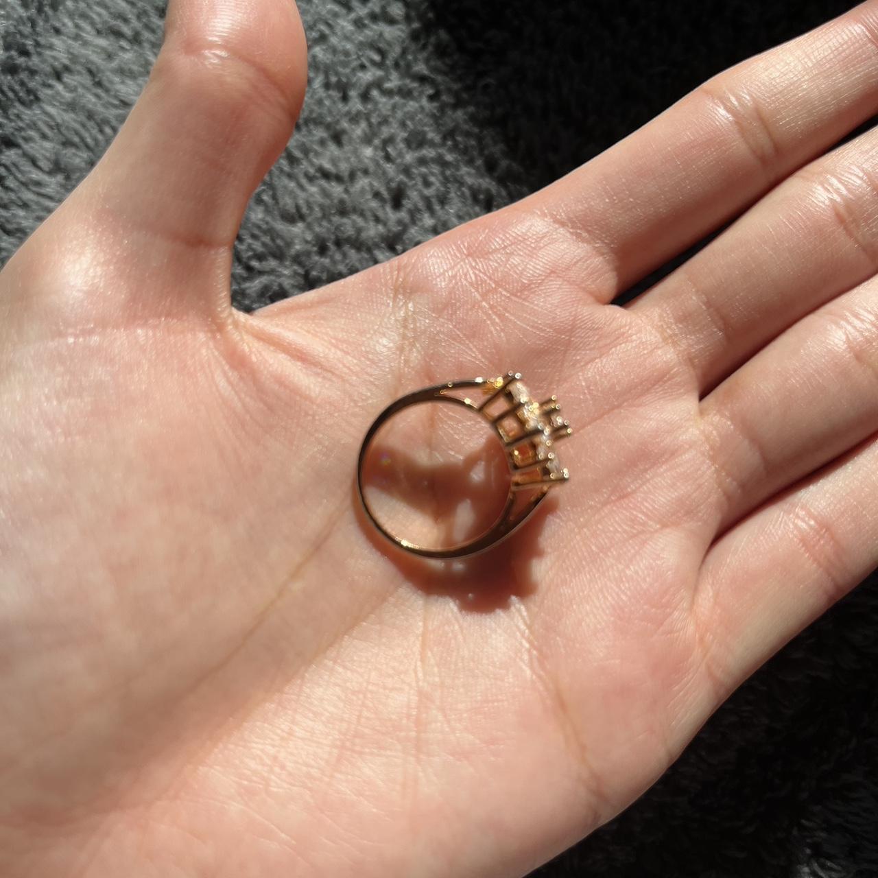 Gold Flower diamond ring - Depop