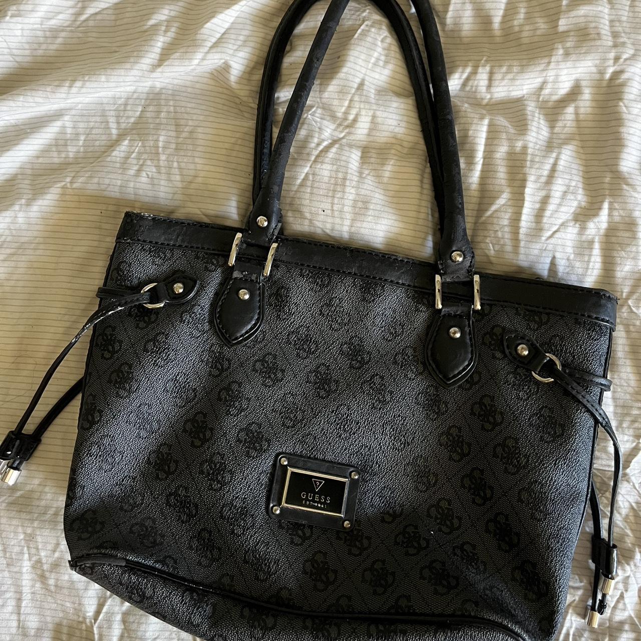 🩰 black guess bag / purse /ᐢ ᐢ\ ♡ ₊˚ ꒰... - Depop