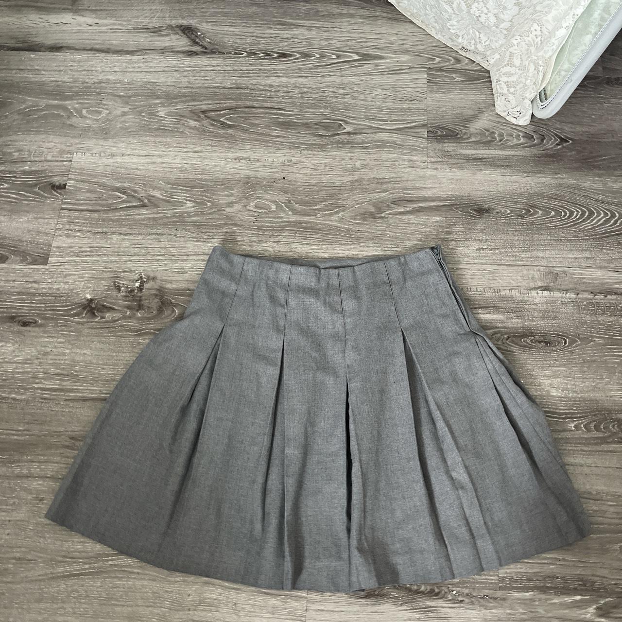 Pleated grey skirt // school girl style Size... - Depop