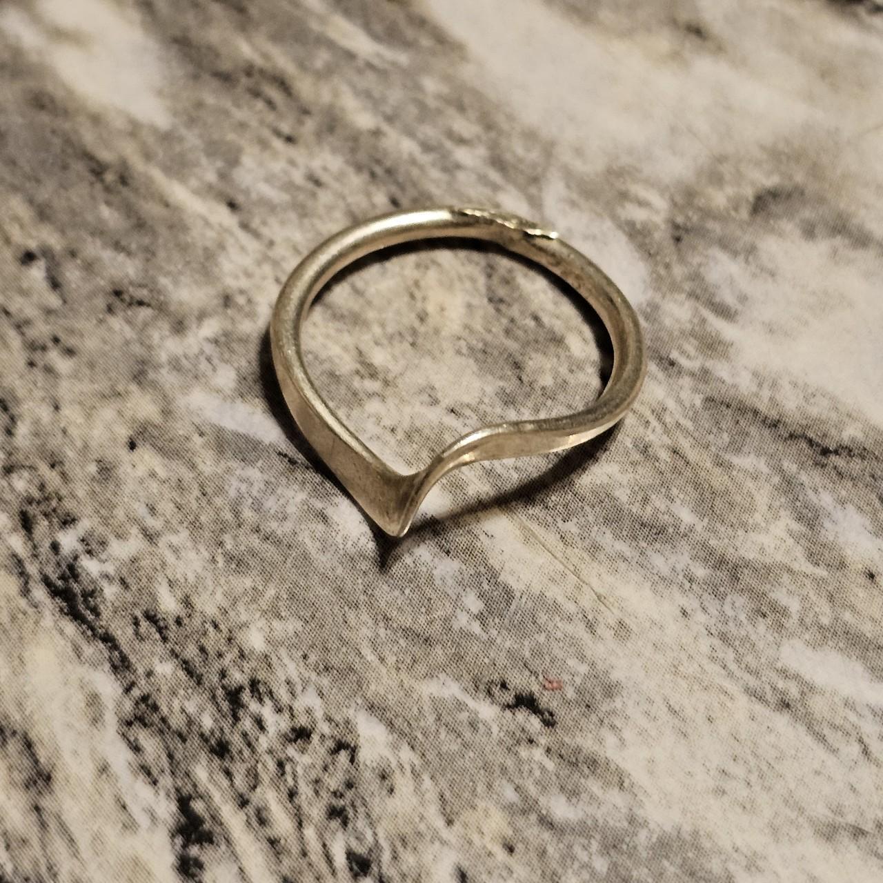 Sterling silver 925 band wave ring size 6 - Depop