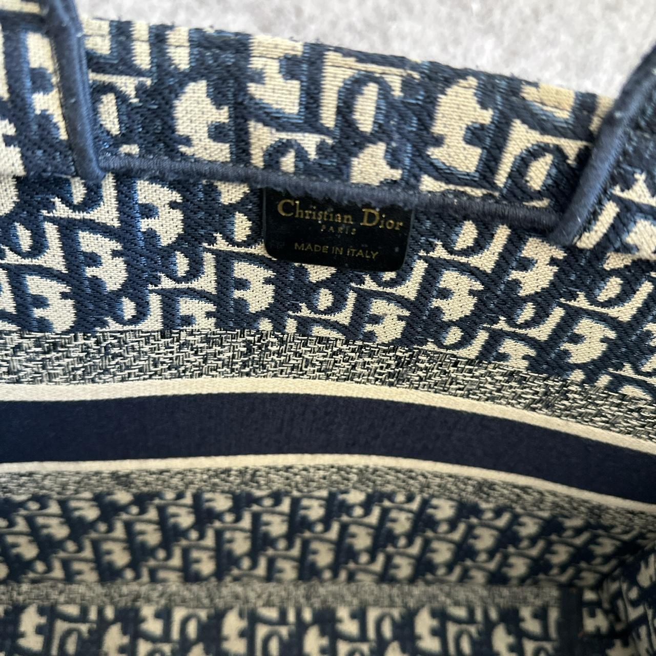 Dior tote bag Can fit a 13” laptop in it - Depop