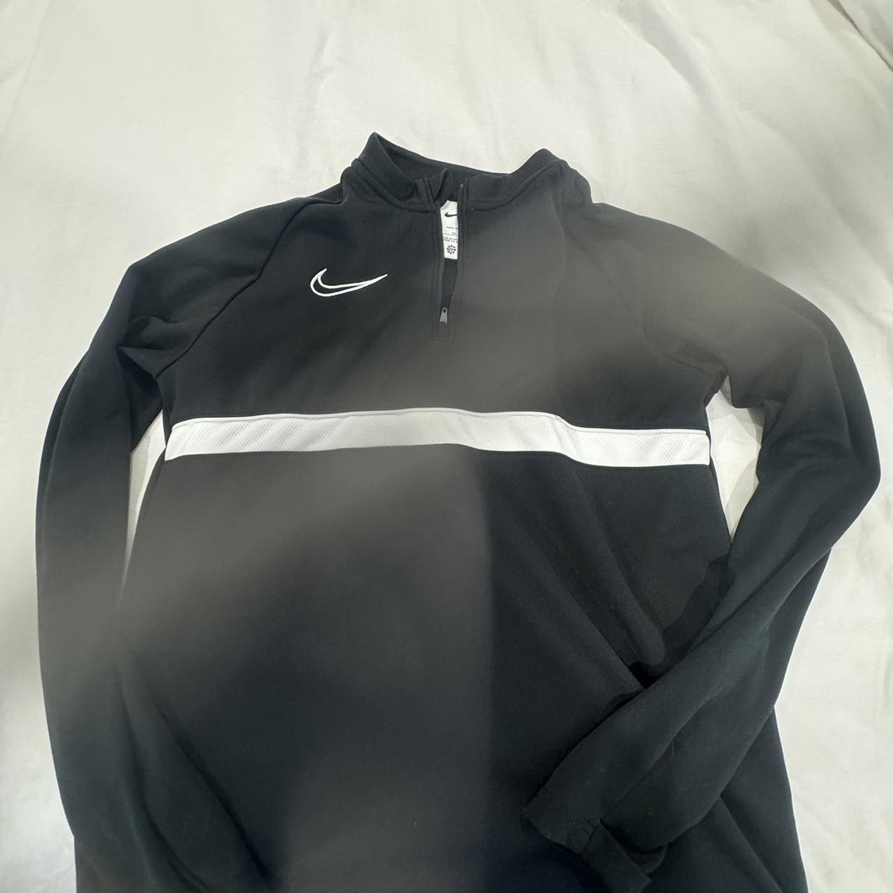Nike dei fit pull over XL but would fit more medium... | Depop