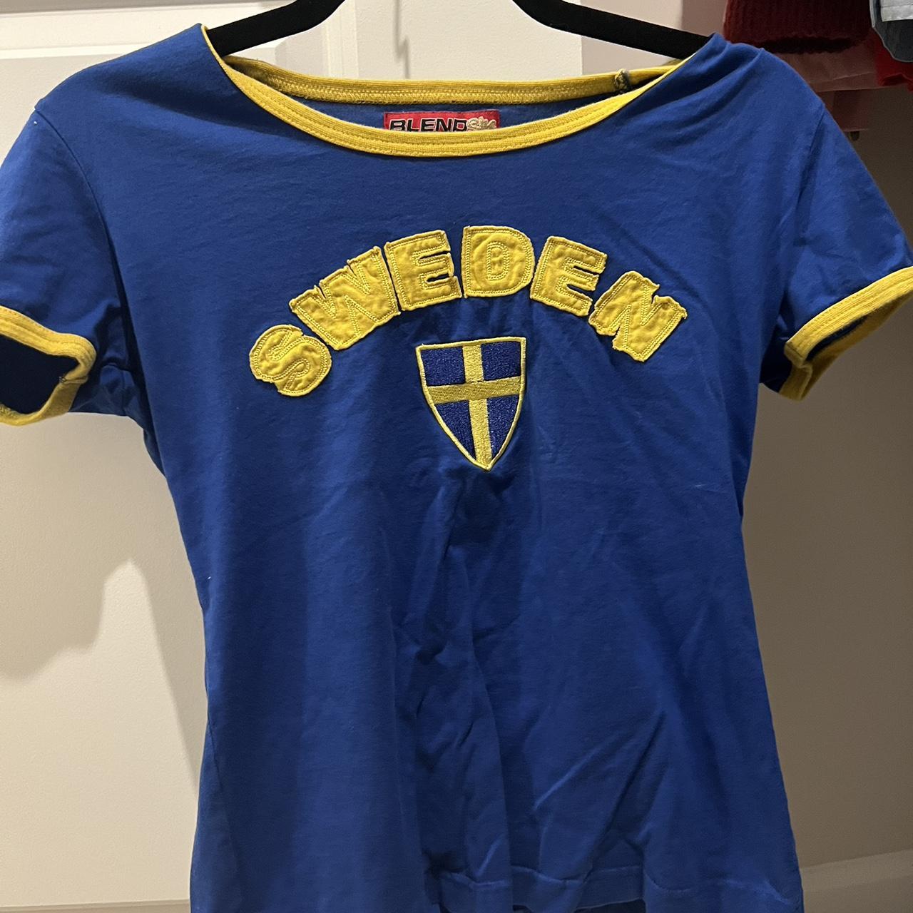 Super cute y2k Sweden baby tee #blokette #blok #y2k - Depop