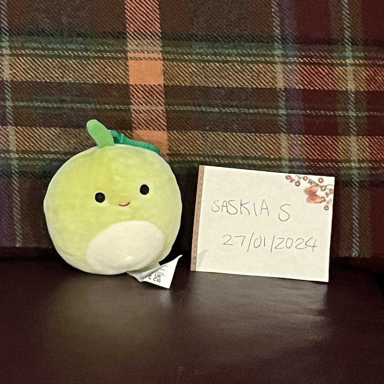 EUC APPLE SQUISHMALLOW CLIP - Depop