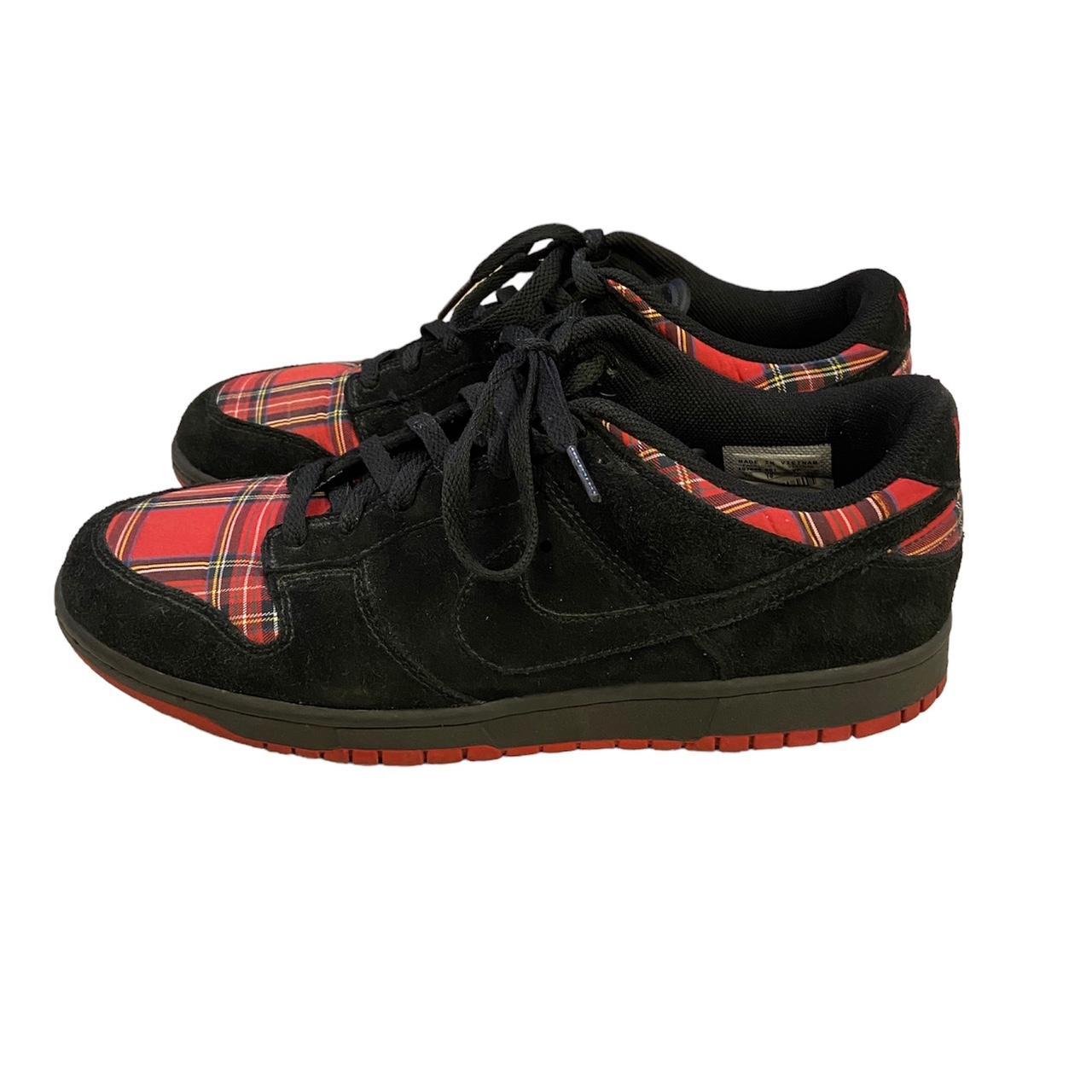 Nike Men's Red and Black Trainers | Depop