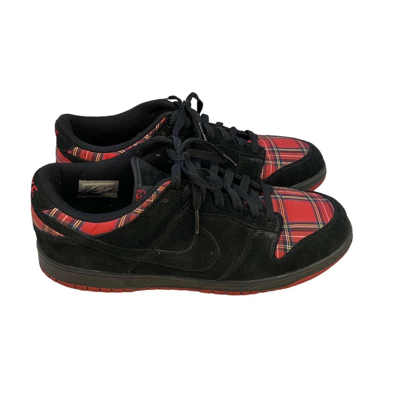 Nike Men's Red and Black Trainers | Depop