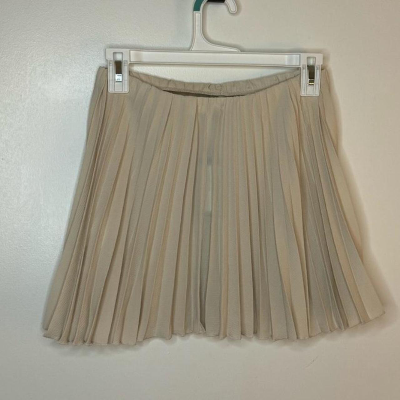 NWT Boohoo cream mini pleated skirt - size 10 New... - Depop