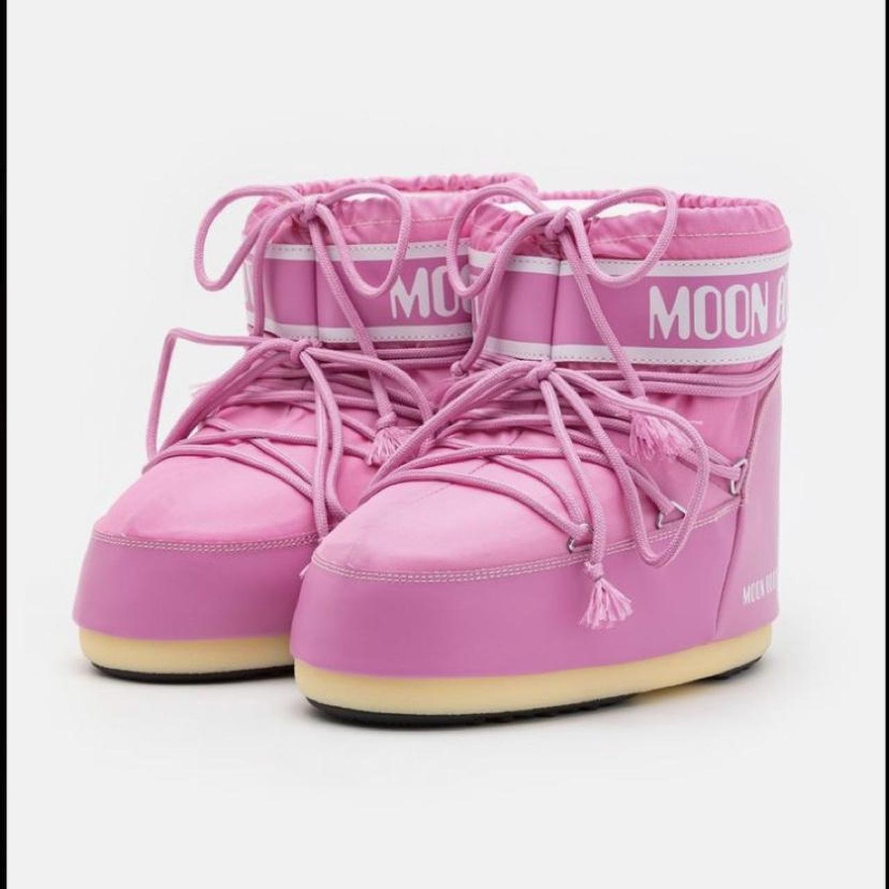 size 7 mini pink moon boots!! so cute i just have... - Depop