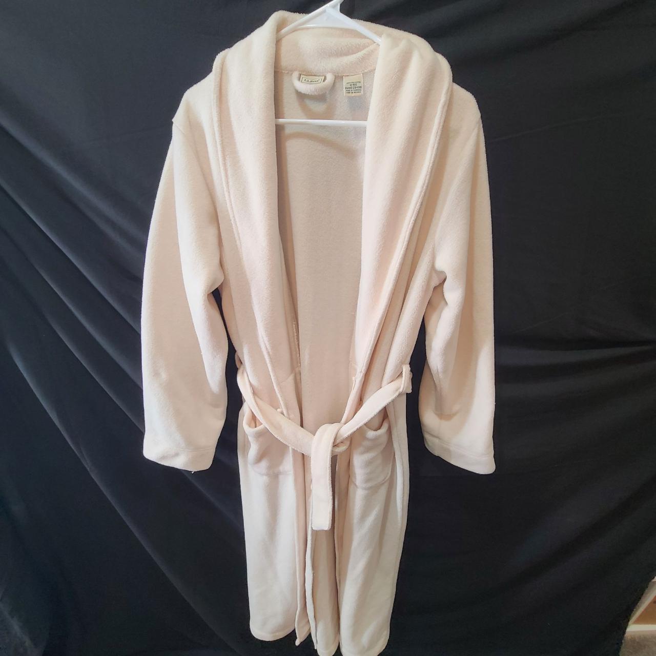 L.L. Bean Women's Bath Robe Cream/White Size... - Depop