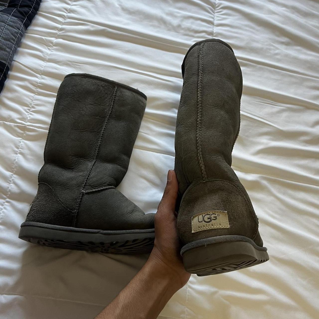 Grey women’s ugh boots size 6 has some wear but no... - Depop