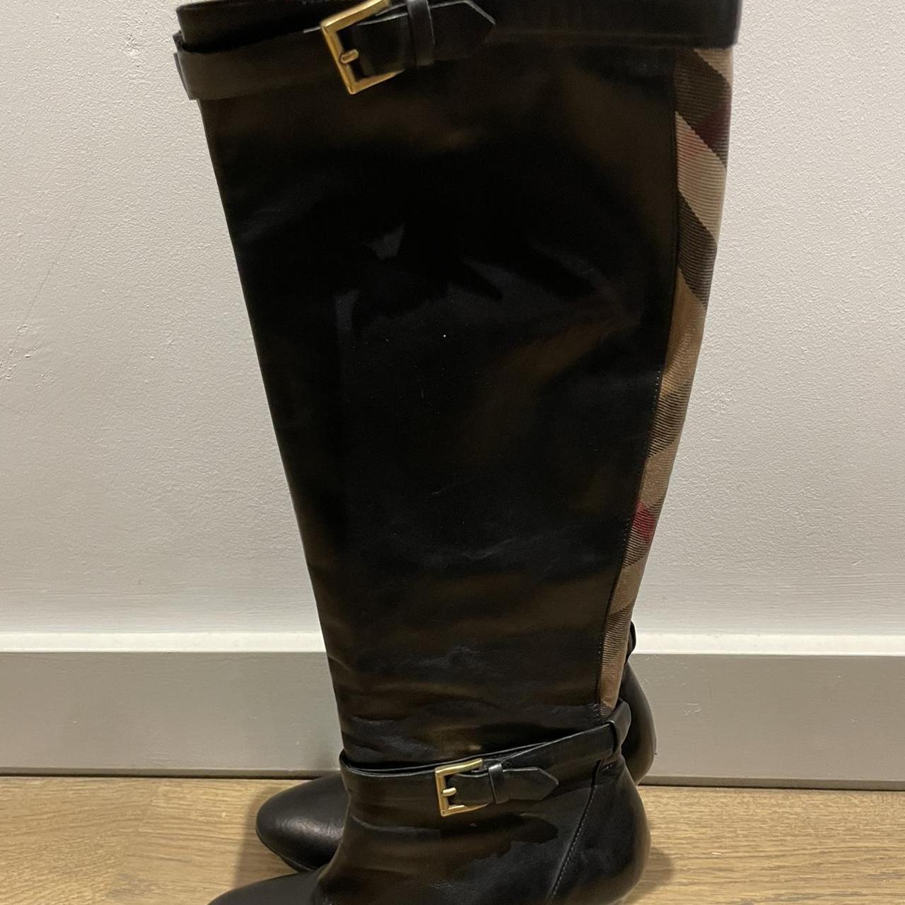 Burberry boots #Burberry #fashion - Depop
