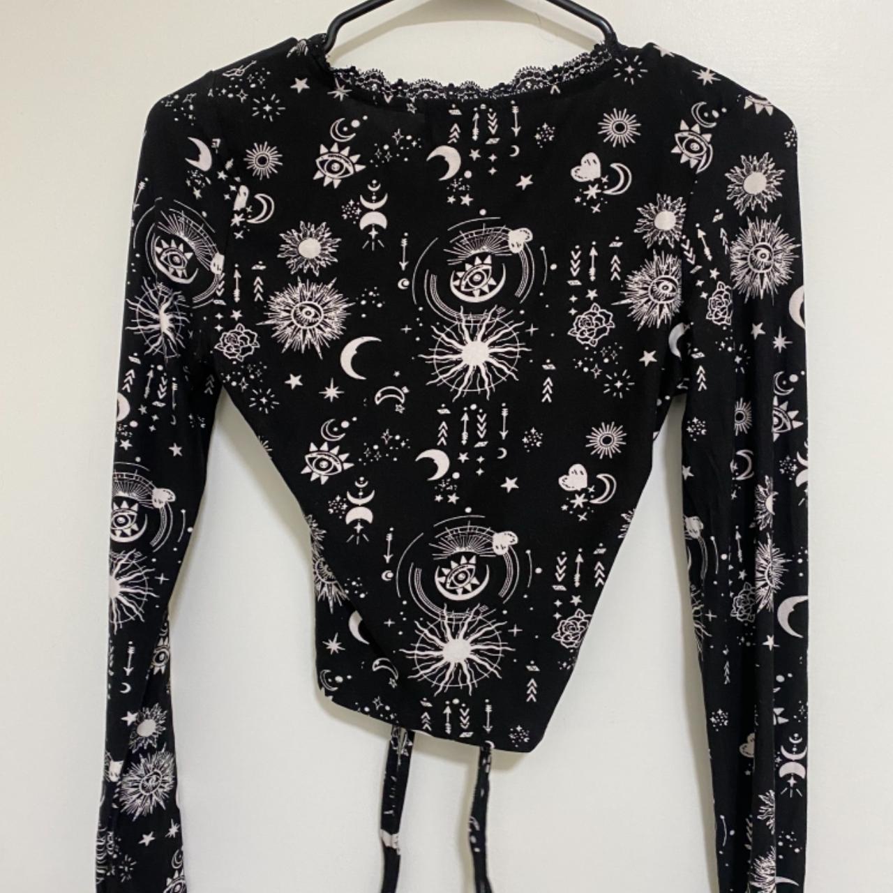 adorable black and white moon-star print full sleeve... - Depop
