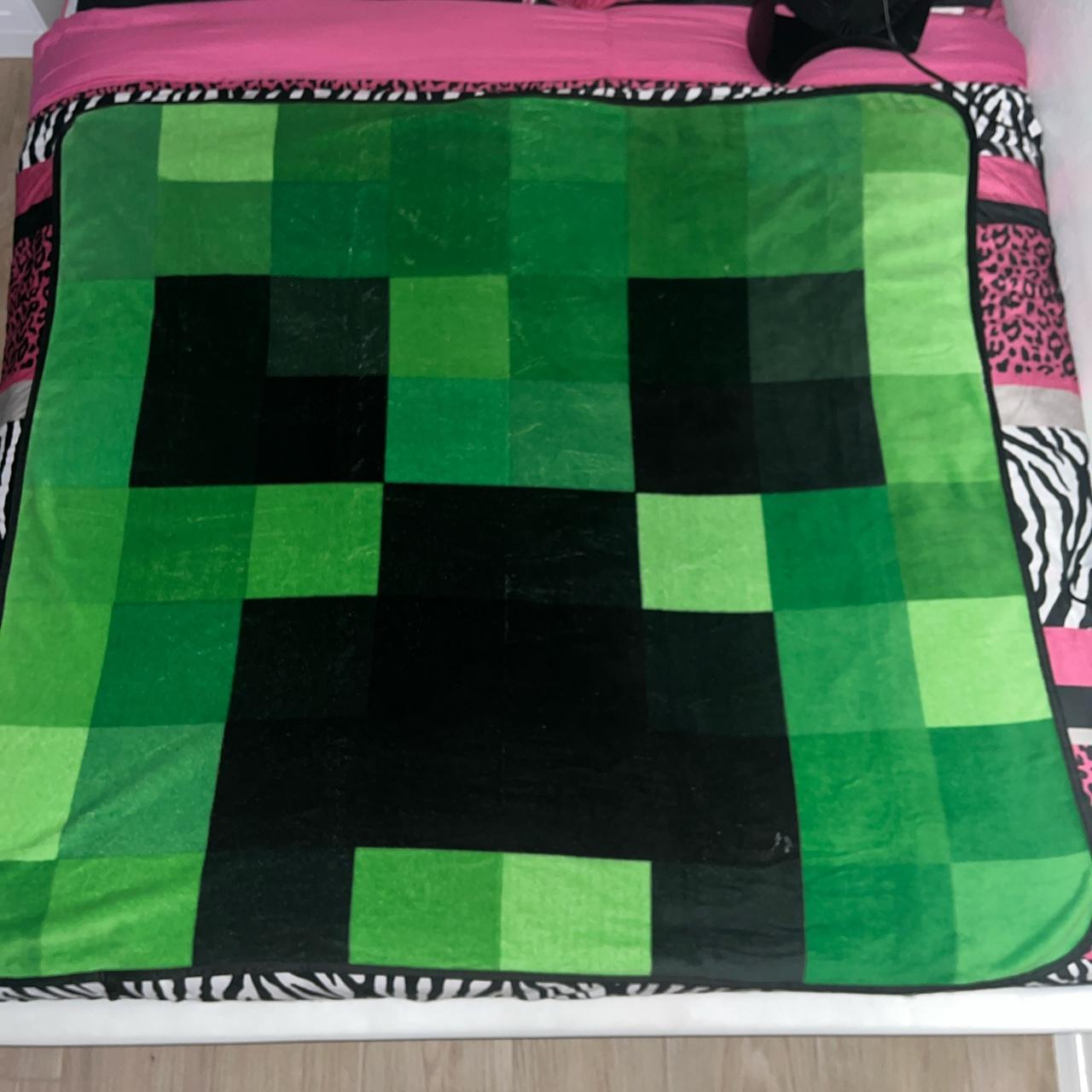 minecraft creeper blanket scene - Depop