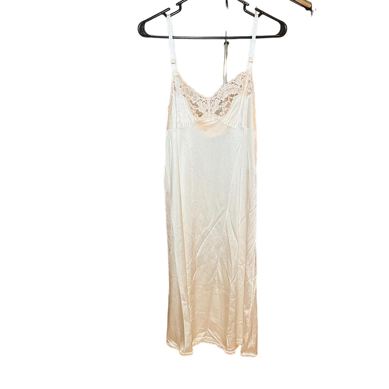 Perfect white slip - Depop
