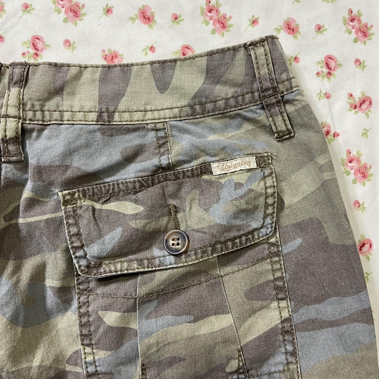 Unionbay cargo camo capri shorts • size 7... - Depop