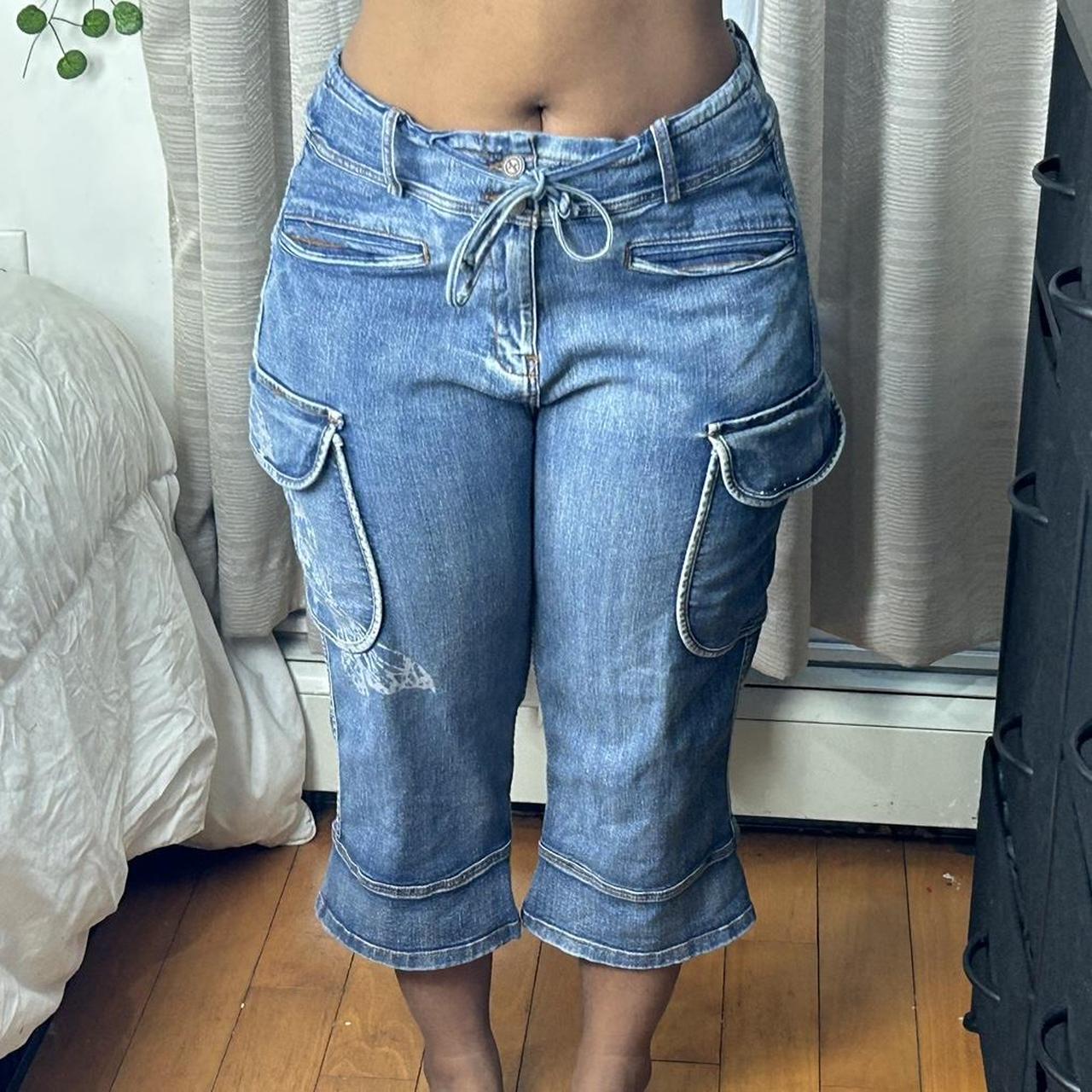 Denim cargo capris women’s size 17/18. Model is 5’6... - Depop