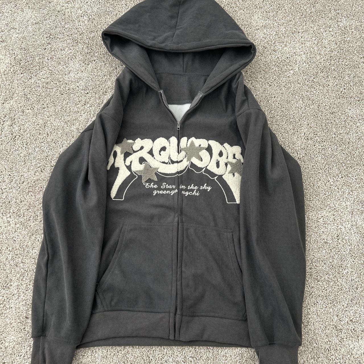 Small grey y2k zip up jacket Nice material, pretty... | Depop