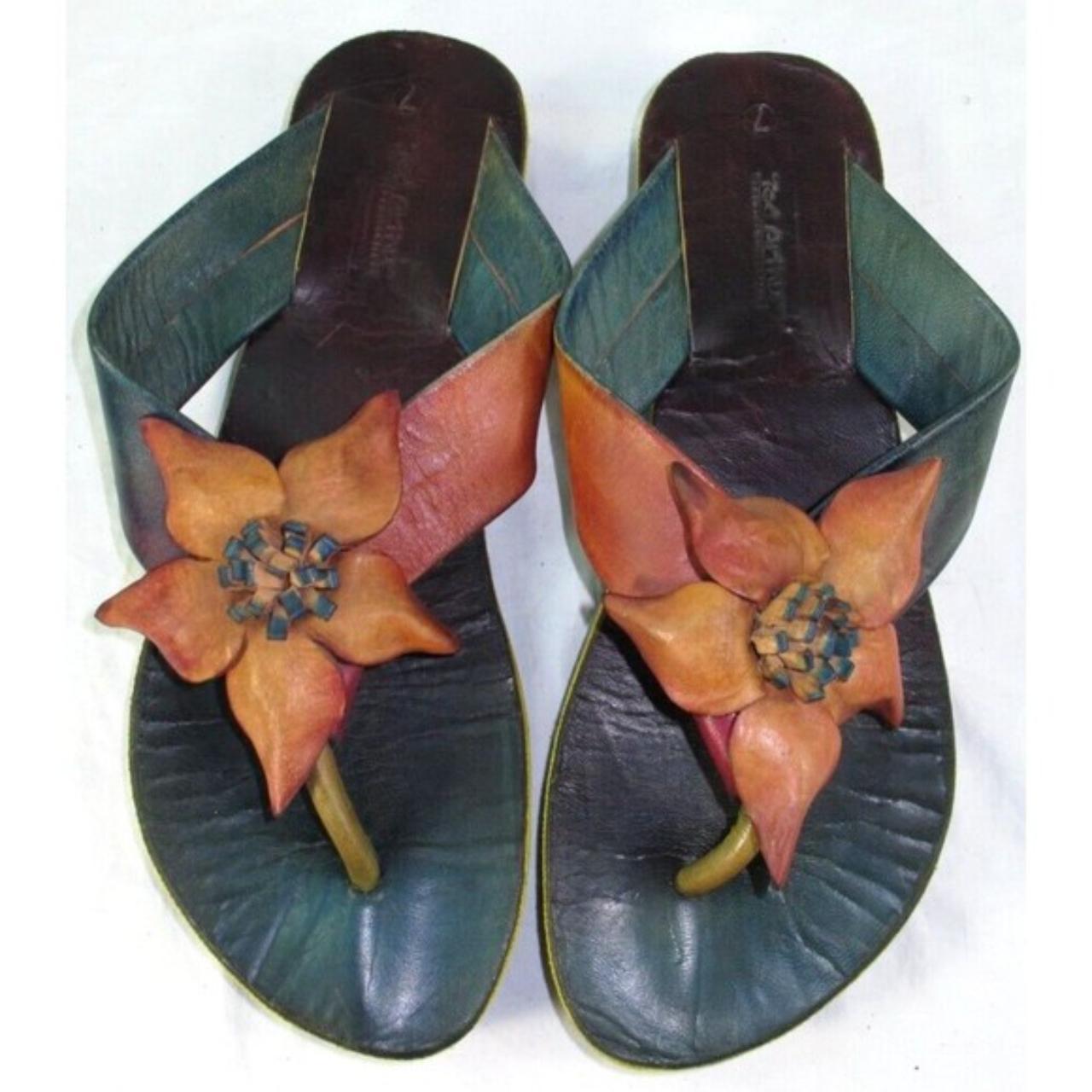 Ted Arthur Women's Hand Tooled Leather Floral... - Depop