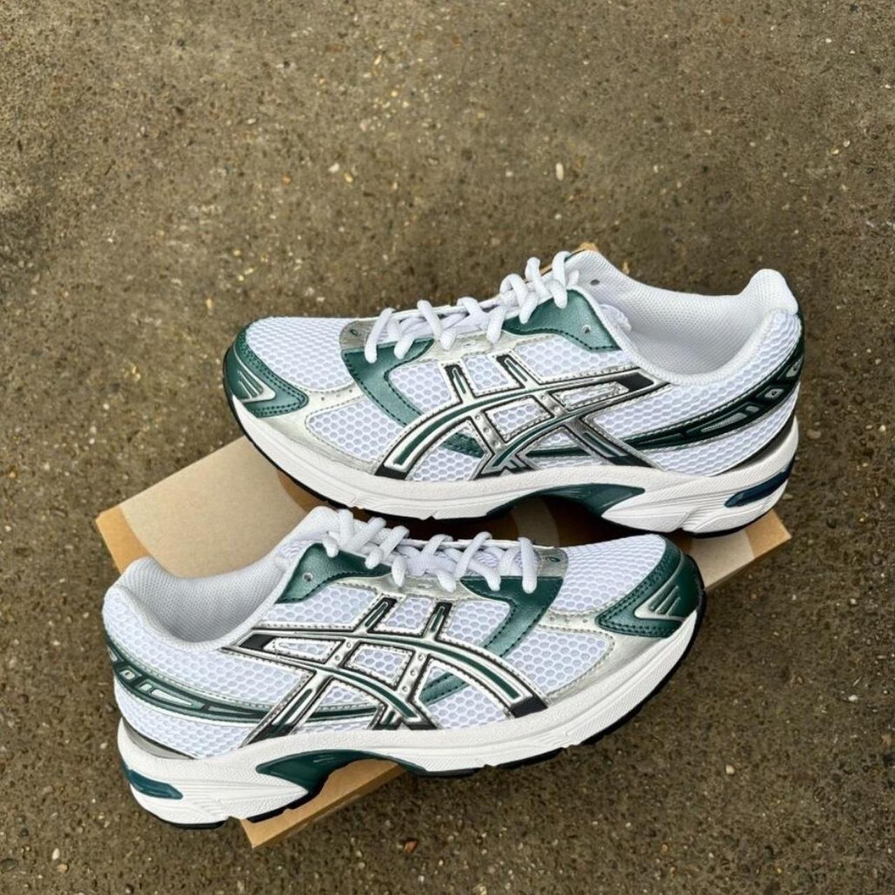 ASICS Gel-1000 trainers in white and green | Depop
