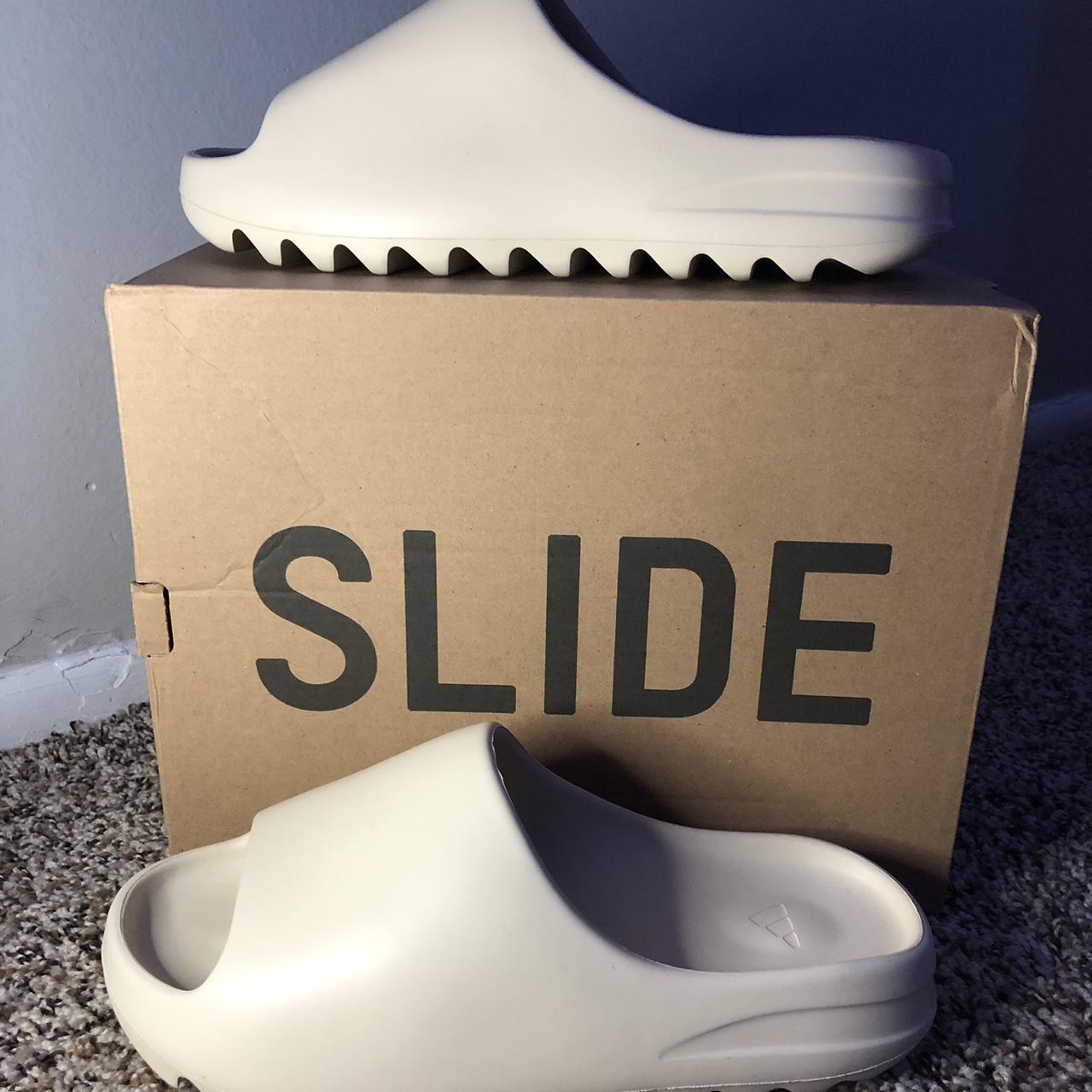 Yeezy Men's Cream Slides | Depop