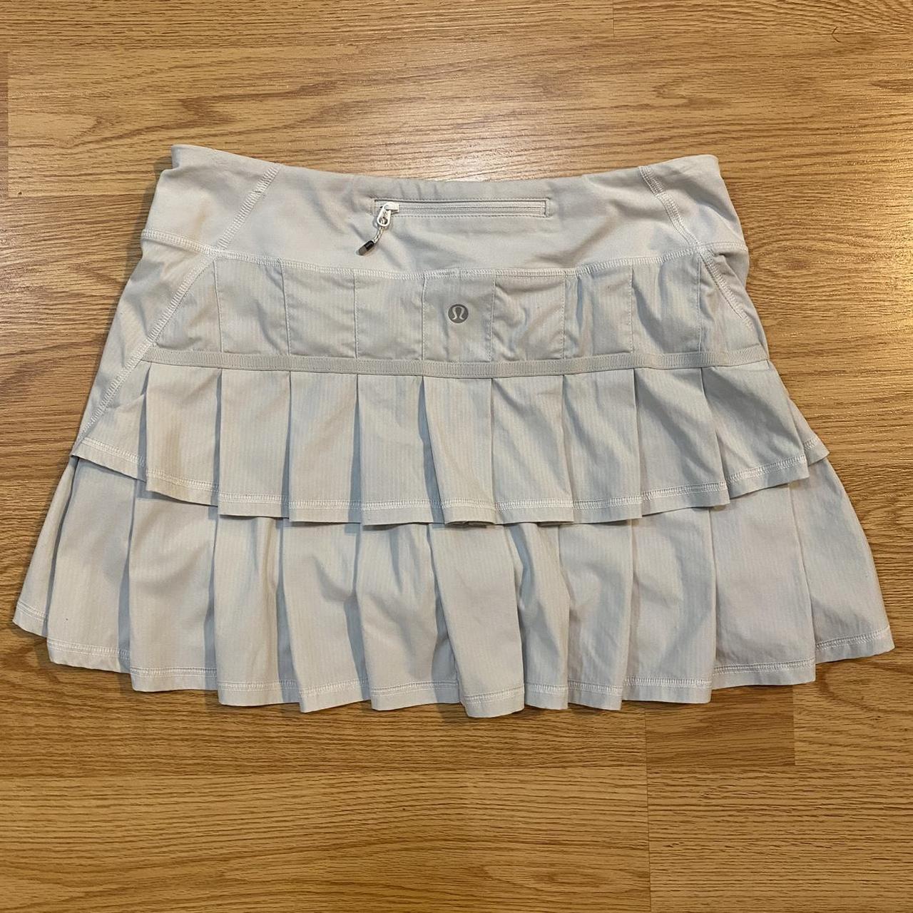 lululemon size 6 light grey/white ruffled... - Depop