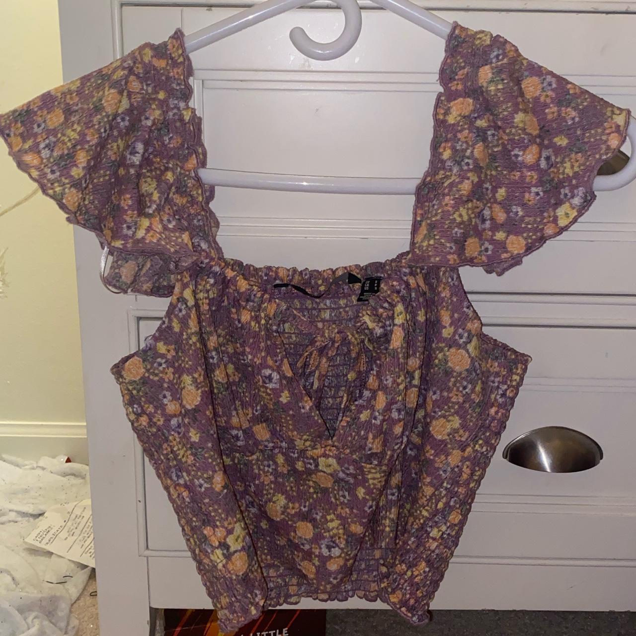 Cute summer top barely worn just isn’t my style anymore - Depop