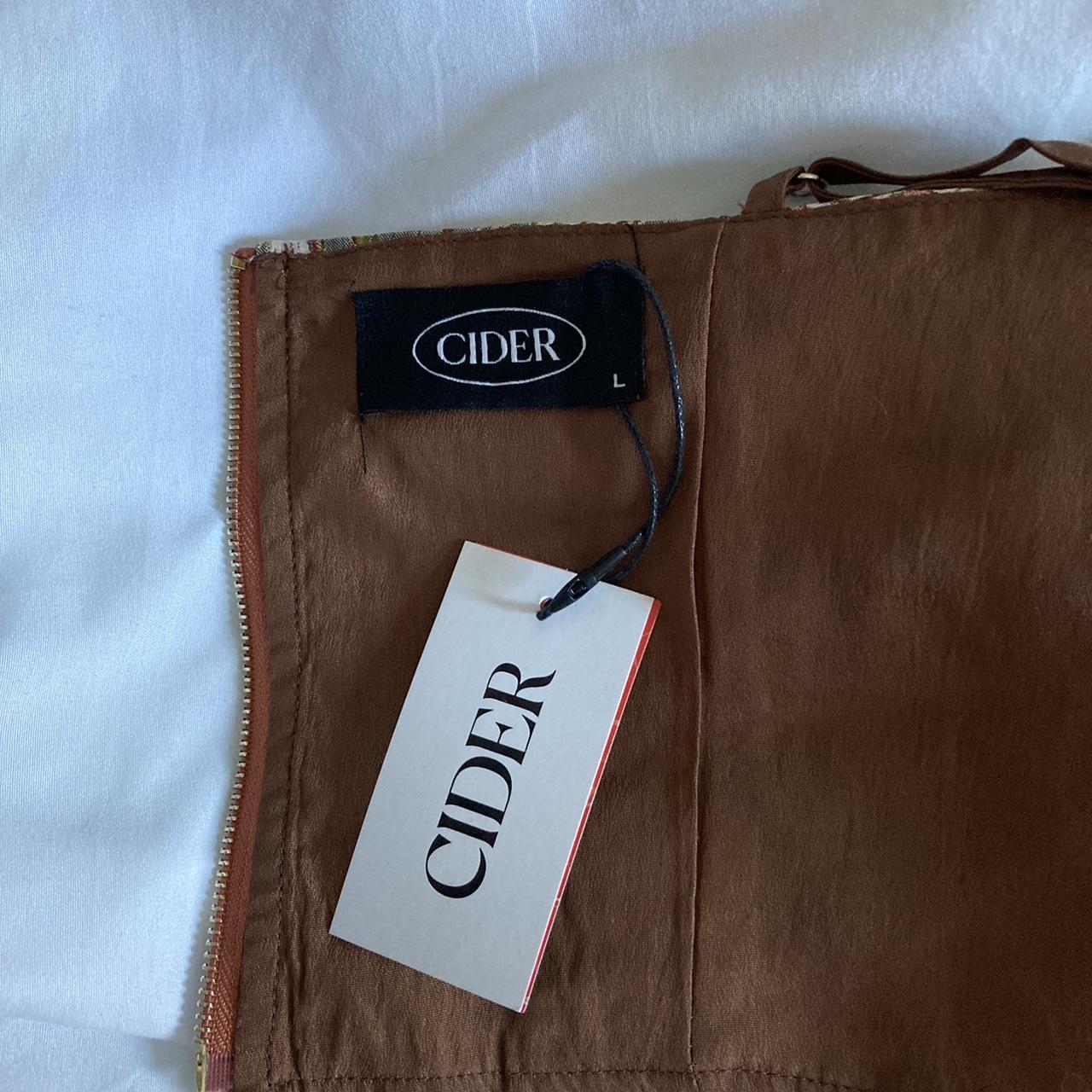 Cider Crop Top Wet & wild floral pattern crop top,... - Depop